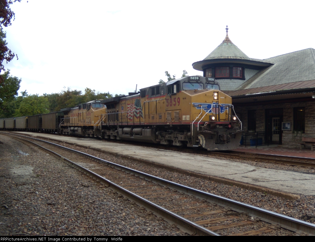 UP 5859 leads a loaded coal